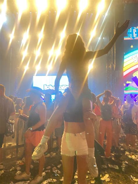 Flashing Lights Concert Aesthetic Flashing