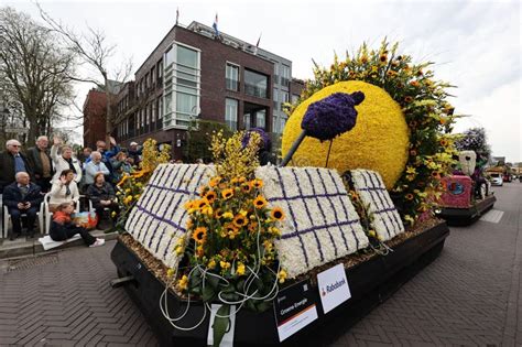 Festive Float Decorated With A Vibrant Floral Arrangement At The Flower