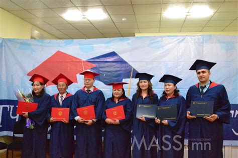 Хүмүүнлэгийн ухааны их сургуулийн докторууд дипломоо гардлаа