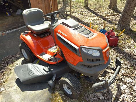 Husqvarna YTH 22V46 Lawn Tractor - Kaufman Realty & Auctions
