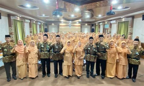 Kepala Kantor Sebagai Penasehat Dampingi Dwp Pada Pengukuhan Pengurus