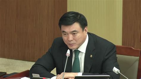 С Амарсайхан Төрийн албан хаагчдын цалинг ялгавартай нэмдгээс шалтгаалж тогтвортой ажиллах