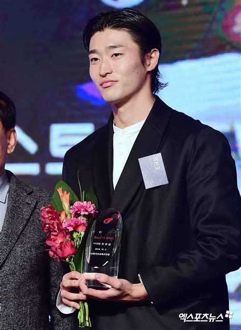 ‘한국의 9번이 누구야 조규성 카타르 월드컵에서 인기남 등극 [엑s 하드털이]