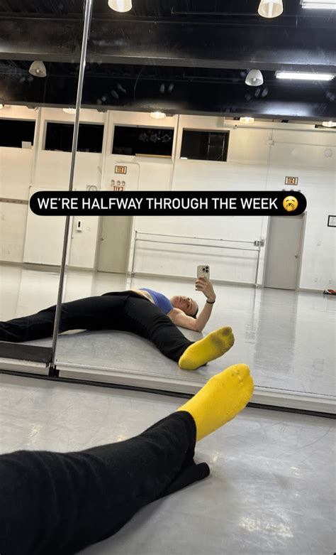 Brie Larson Mirror Selfie Rbrielarsonsbutt