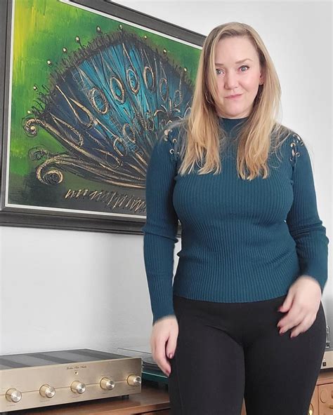 Would You Be Friends With He Mom Next Door F50 Rsfwnextdoorgirls