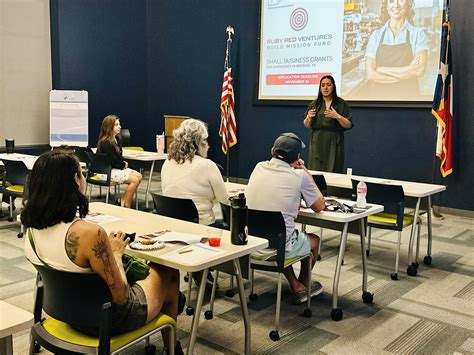 Entrepreneurs Attend Info Sessions To Apply For Mission Edcs 200k