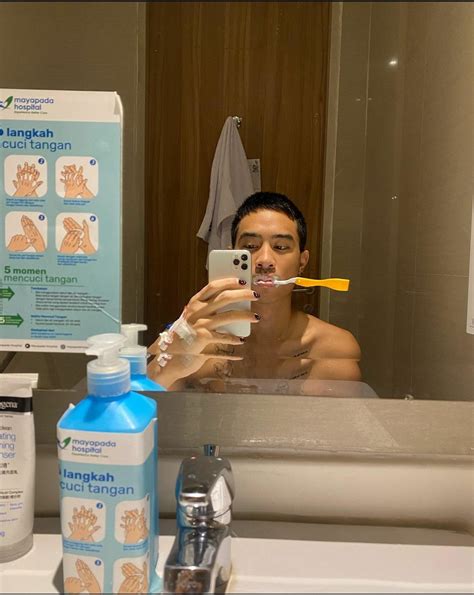 Terbaring Di Rumah Sakit Devano Danendra Unggah Foto D