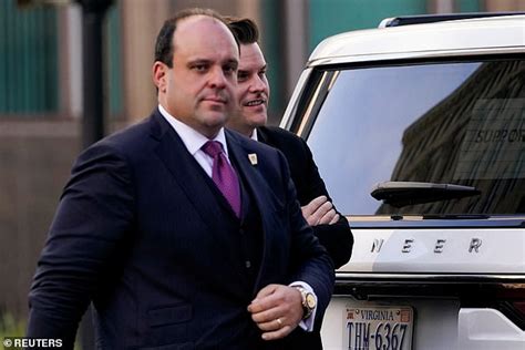 Inside The Factions Jostling For Donald Trumps Ear At Mar A Lago