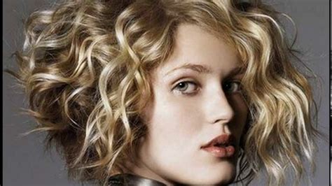 Short Haircuts For Wavy Hair And Round Faces