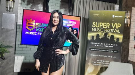 Pamela Safitri Eksis Lagi Tampil Seksi Depan Penonton
