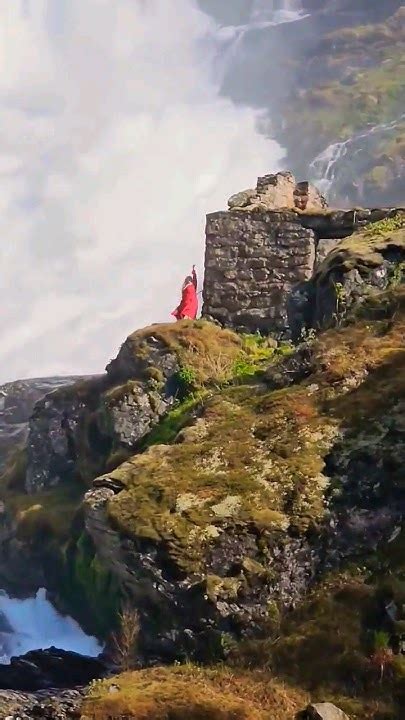 높이는 93m 전체 길이가 700m 노르웨이 효스폭포 가볼곳으로 좋다면 두번터치 Youtube