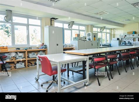 Empty Classroom Workshop Empty Class In A University With A Group Round Table Class With