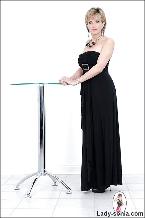 Fetish Mature Babe With Huge Tits Has No Panties Under Her Black Dress