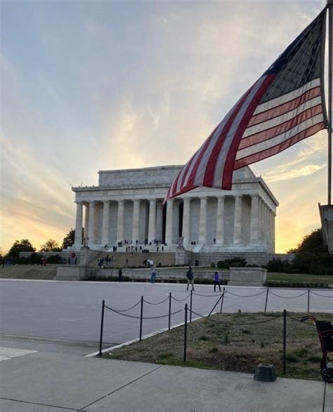 Lincoln Memorial Scrolller