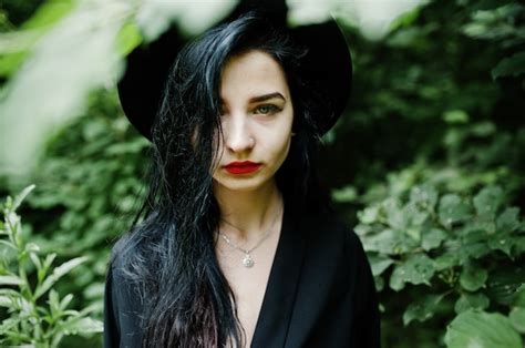 Premium Photo Close Up Portrait Of Sensual Girl All In Black Red