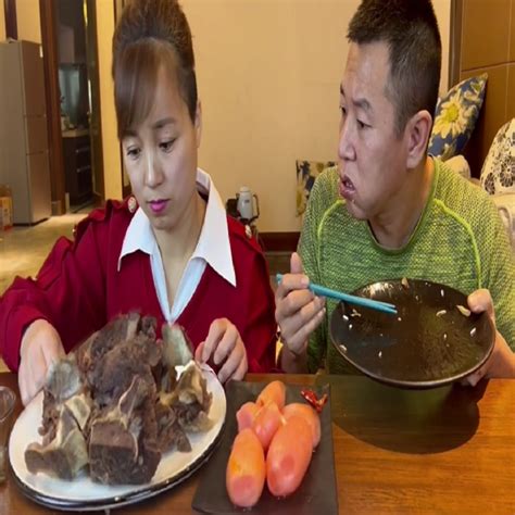 Best Performance Husband And Wife Enjoy Eating Food Best Performance