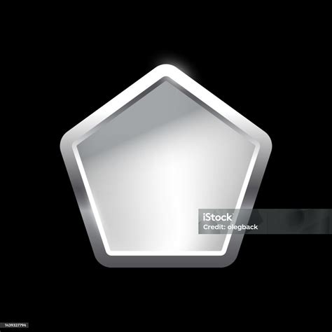 프레임 벡터 그림이 있는 실버 오각형 단추입니다 빈 엠블럼 메달 또는 배지를 위한 3d 스틸 광택 우아한 디자인 검은색 배경에 격리된 플레이트에 반짝이는 그라데이션 조명