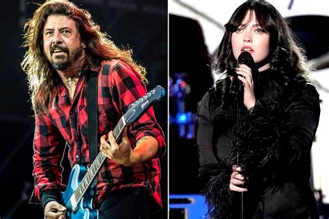 Dave Grohl Y Su Hija Violet Versionan A Nirvana Con Heart Shaped Box