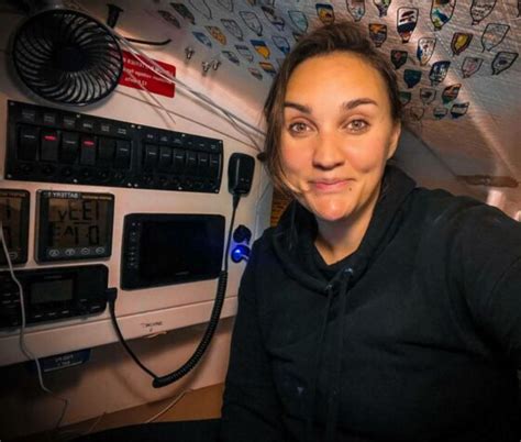 Lara Vafiadis Takes On Solo 4 800 Km Row Across The Atlantic Neos Kosmos