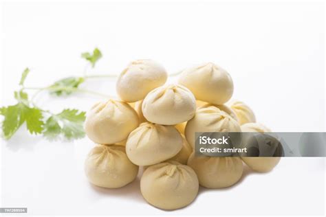 Tumpukan Pangsit Beku Pada Latar Belakang Putih Pangsit Terisolasi Foto Stok Unduh Gambar