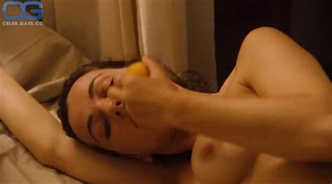Rosamund Pike Nackt Nacktbilder Playboy Nacktfotos Fakes Oben Ohne