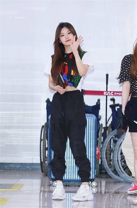 10 Times Itzys Yeji Was A Fashion Queen In Her Casual Outfits Koreaboo