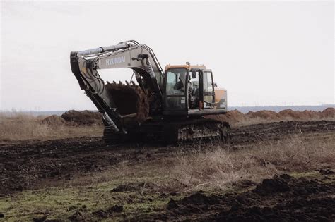 Як Закарпаття будує фортифікаційні споруди у Запорізькій області фото Новини України