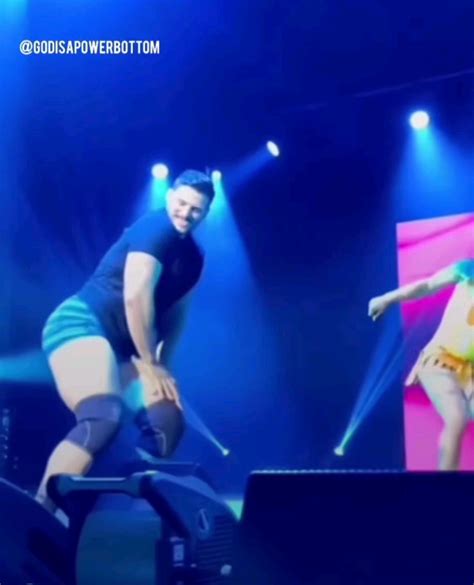 Tweerk That Gay Ass Girl 🍑 🥵 Uroydamnf