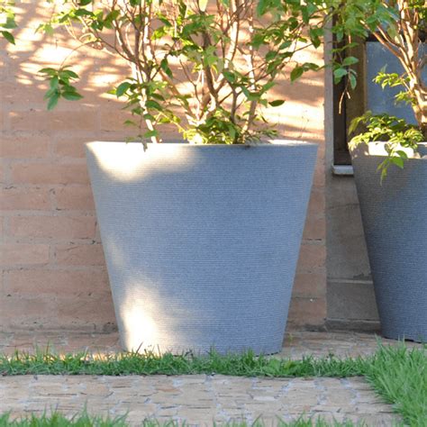 Maceta Rotomoldeado Marca Japi Modelo Baja Medidas 45 Cms Diámetro X 30 Cms Base X 39 Cms De