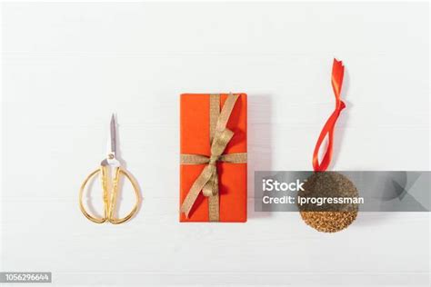 세련 된 플랫이 하다 크리스마스 축 하에 대 한 준비 하는 항목의 구성 12월에 대한 스톡 사진 및 기타 이미지 12월 가위 개념 Istock