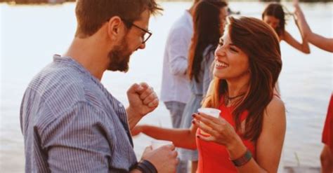 18 Signs Of Flirting From A Woman That You Might Be Missing