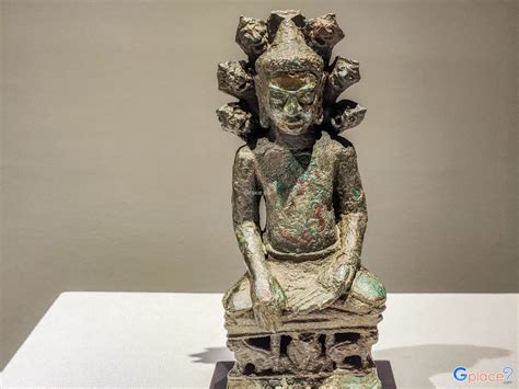 พระพุทธรูปนาคปรกแสดงปางมารวิชัย