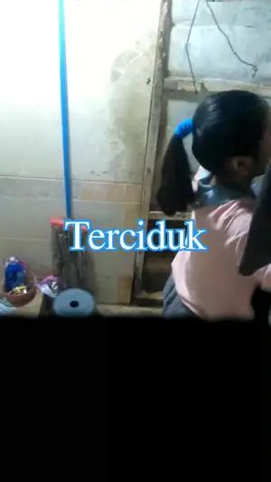 Ketahuan Ngintip Tetangga di Bokep Viral Ome | Page 1