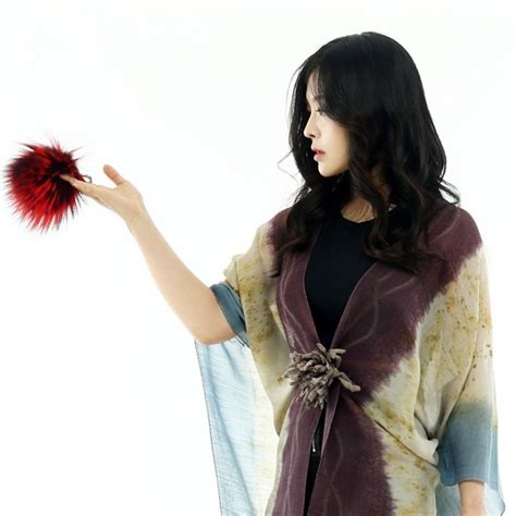 낱말 하나가 삶의 모든 무게와 고통에서 우리를 손비야 Sonfeya 孙菲雅 сонфе́я ソンビヤ