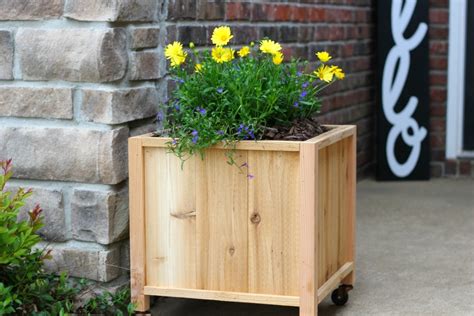 DIY Cedar Planter Box Tutorial