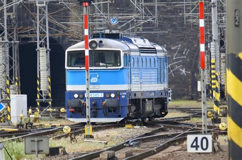 ČD class 754 "Brejlovec" at Praha hl. n. : r/trains