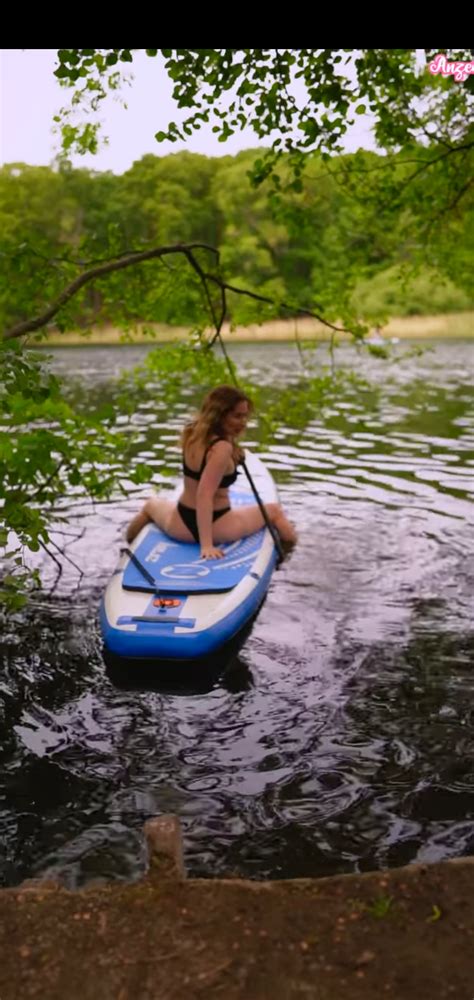 Sie Spreizt Ihre Beine 💦 Scrolller