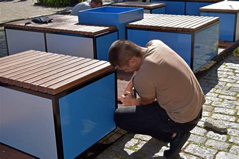 У Полтаві поруч з ЦУМом встановили парклет — місце для відпочинку перехожих Полтавщина