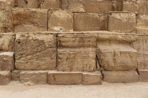 정교하면서도 거대한 무덤인 이집트 기자 피라미드 두피디아 여행기