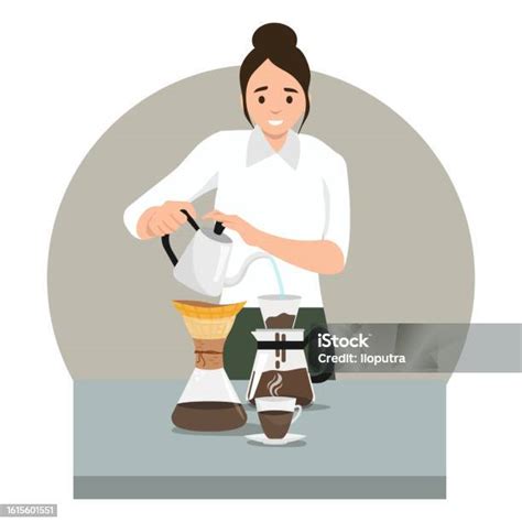 산업용 로스터에서 커피 원두를 로스팅하는 과정 바리 스타가 장비 작동을 모니터링합니다 원료 및 완제품이 들어있는 가방 선반에 있는 종이 봉지에 포장된 커피 브루드 커피에