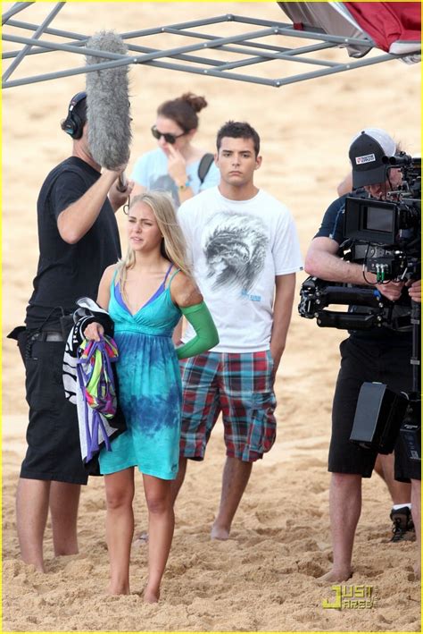 Full Sized Photo Of Annasophia Robb Lorraine Nicholson Hawaii Hot 03 Annasophia Robb Is A