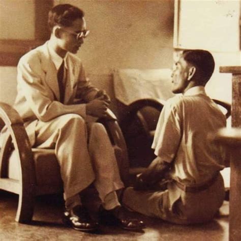 ปักพินโดย นราธิป ใน พระราชกรณียกิจของพระบาทสมเด็จพระเจ้าอยู่หัว ราชวงศ์ ภาพหายาก พ่อ