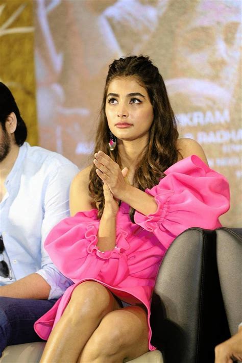 Pooja Hegde Upskirt Scrolller