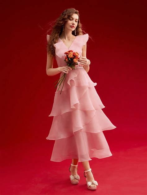 საღამოს კაბები ატლასის იაფად კლასიკური მოდური 2025 საქორწილო კაბები