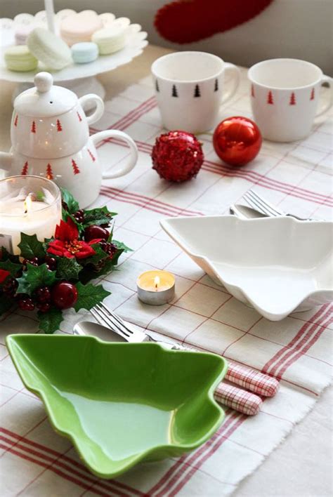 도자기에 있는 Byun Da님의 핀 크리스마스 접시 티테이블 세팅 식기