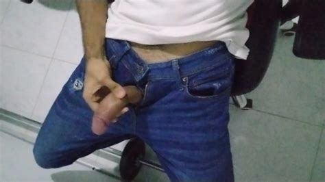 Tocando Pene Fuera Del Cierre Del Pantalon
