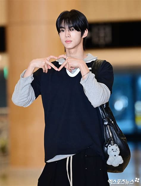 투어스 도훈 흑발 미소년 엑s Hd포토