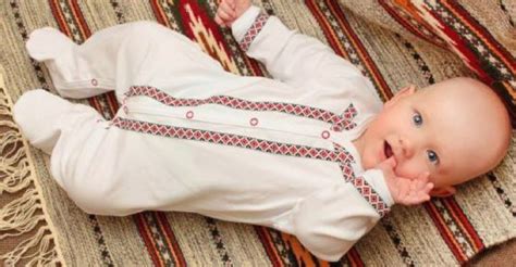 До Дня незалежності новонароджені Покровська та Мирнограда отримають вишиванки Новини