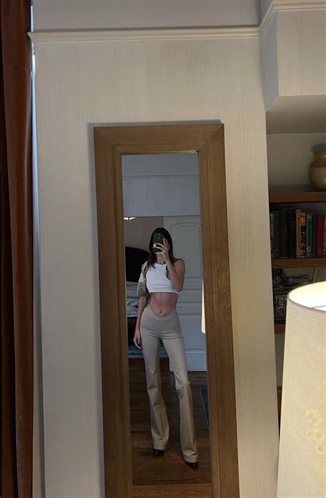 Kendall Jenner Is Ready For A Workout As She Shows Off Her Fit Figure