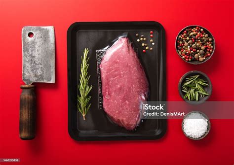 고기 칼과 로즈마리 소금과 후추를 곁들인 신선한 생 등심 필레 스테이크 0명에 대한 스톡 사진 및 기타 이미지 0명 고기 고기 칼 Istock